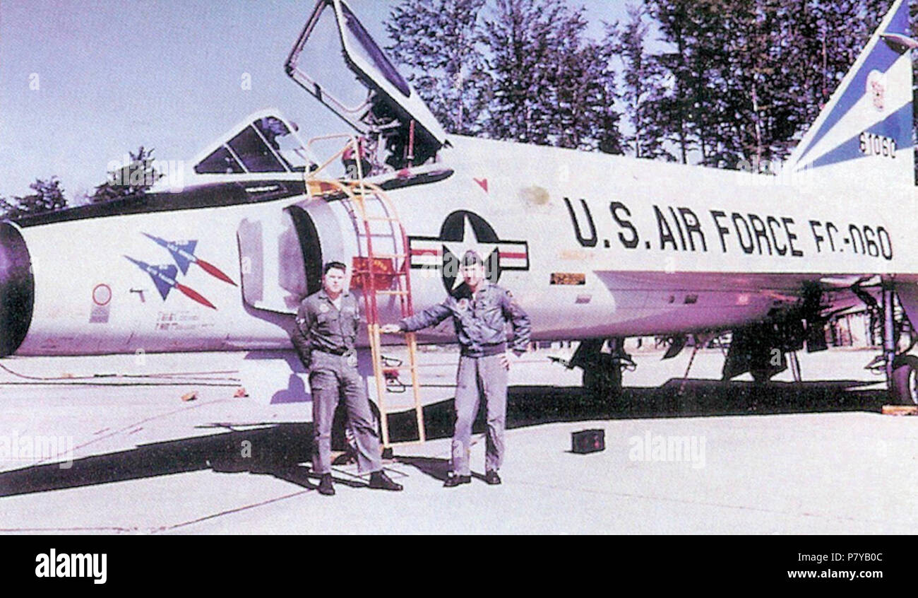 496th Fighter-Interceptor Squadron Convair F-102 Delta Dagger 56-1060 ...
