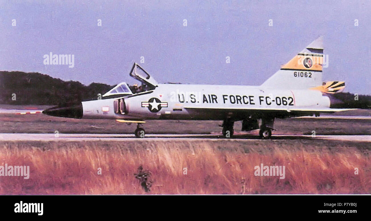 496th Fighter-Interceptor Squadron Convair F-102 Delta Dagger 56-1062 ...