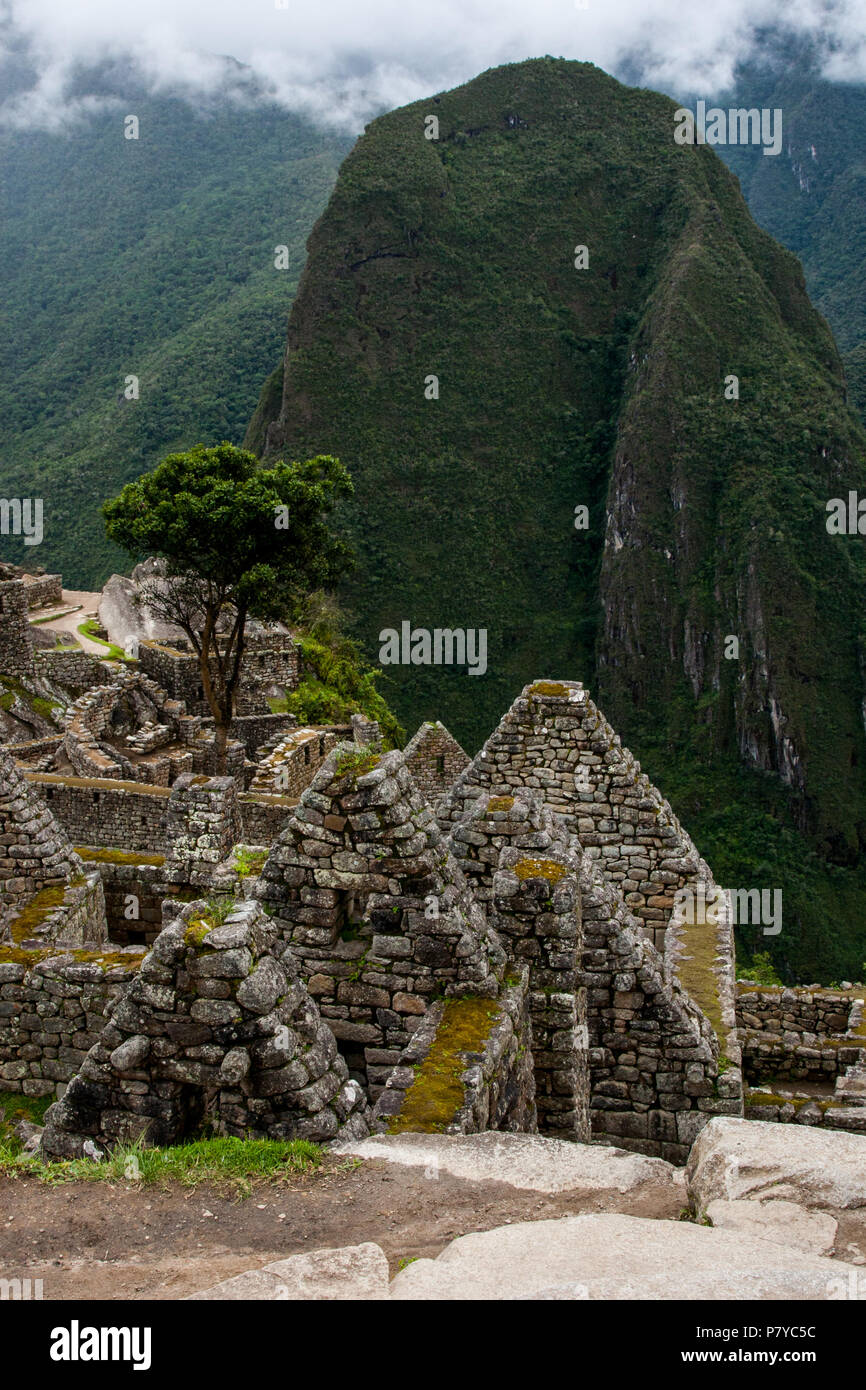Inca stone architecture detail in Machu Picchu Stock Photo - Alamy