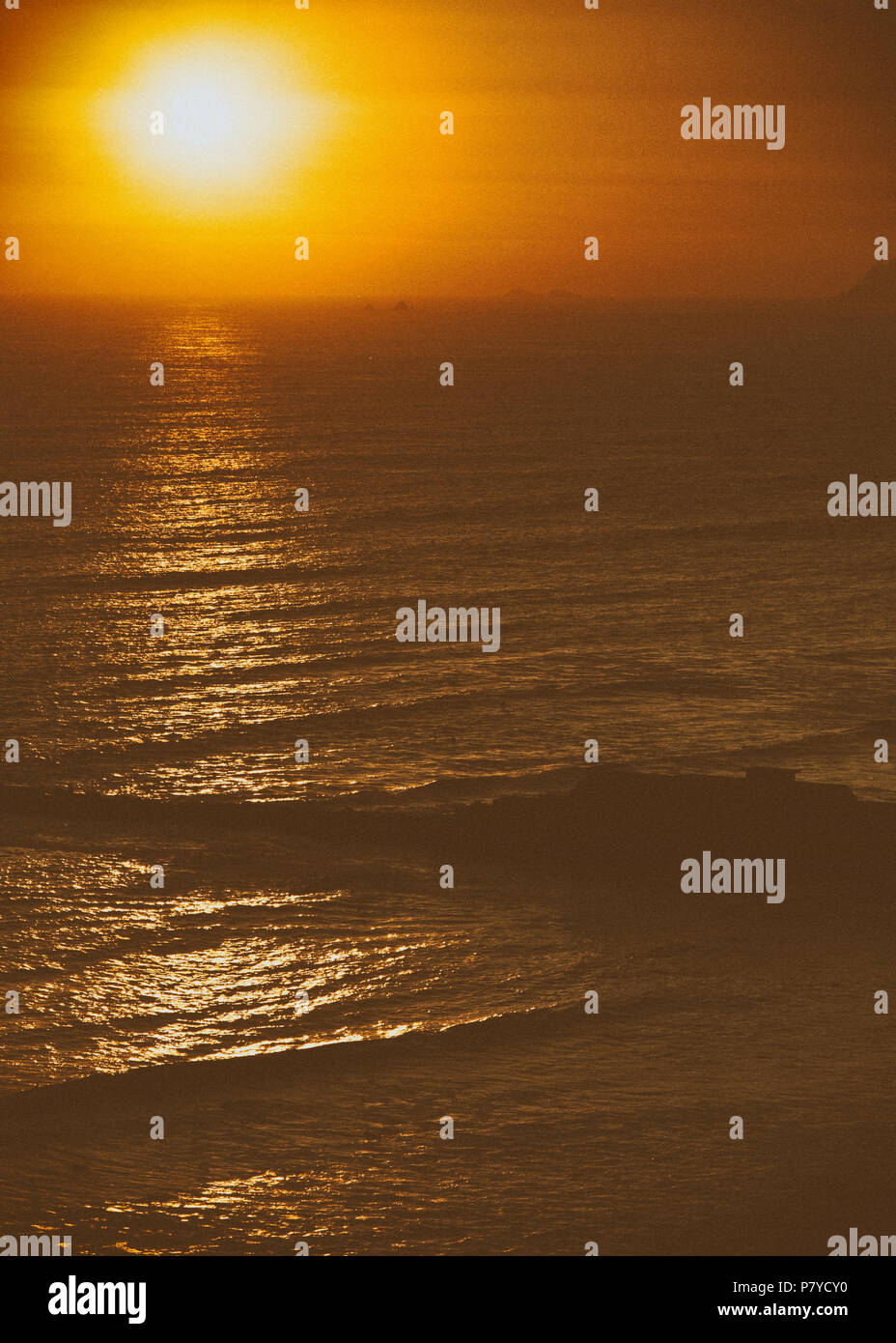 Vertical sunset above the ocean Stock Photo - Alamy