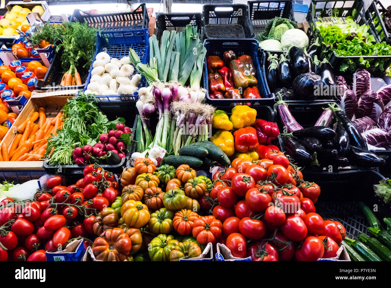 Market stall with healthy and colorful fresh food Stock Photo - Alamy