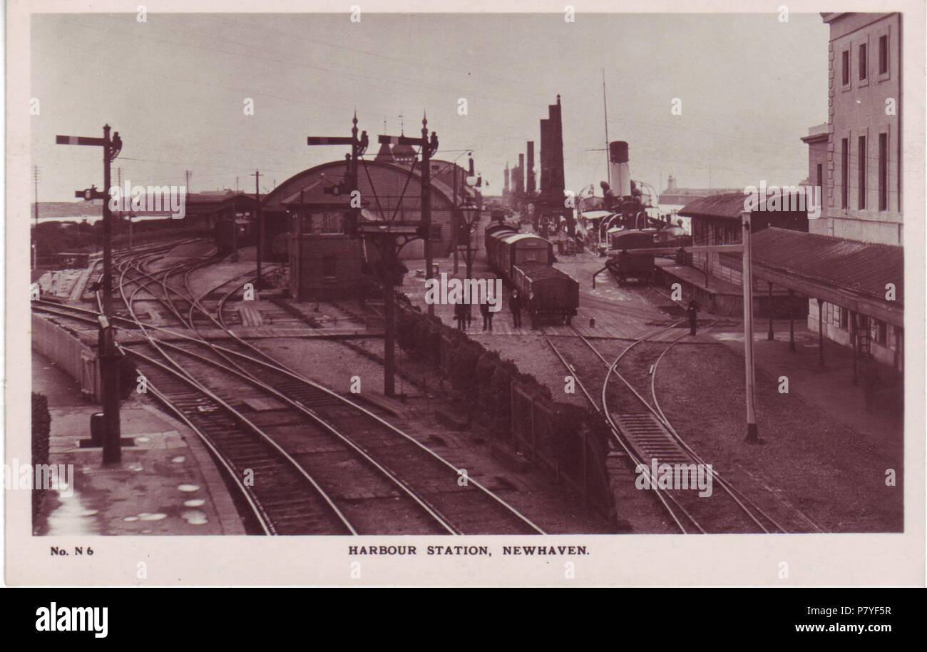 Newhaven harbour railway station hi-res stock photography and images ...