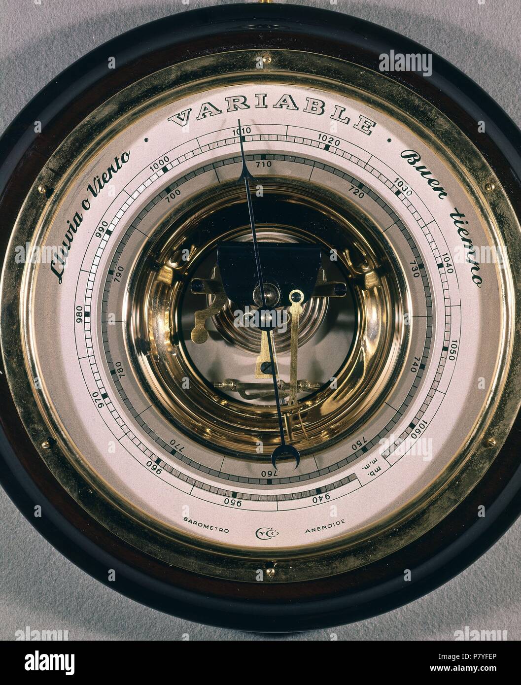 Barómetro hi-res stock photography and images - Alamy