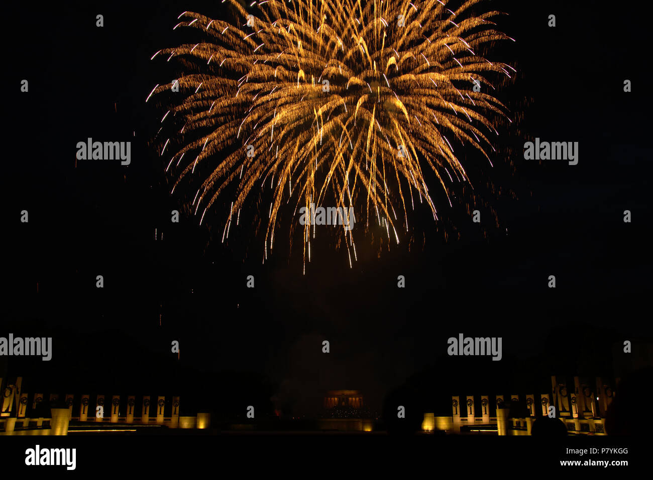 July 4th fireworks on National Mall with Lincoln Monument and WWII ...