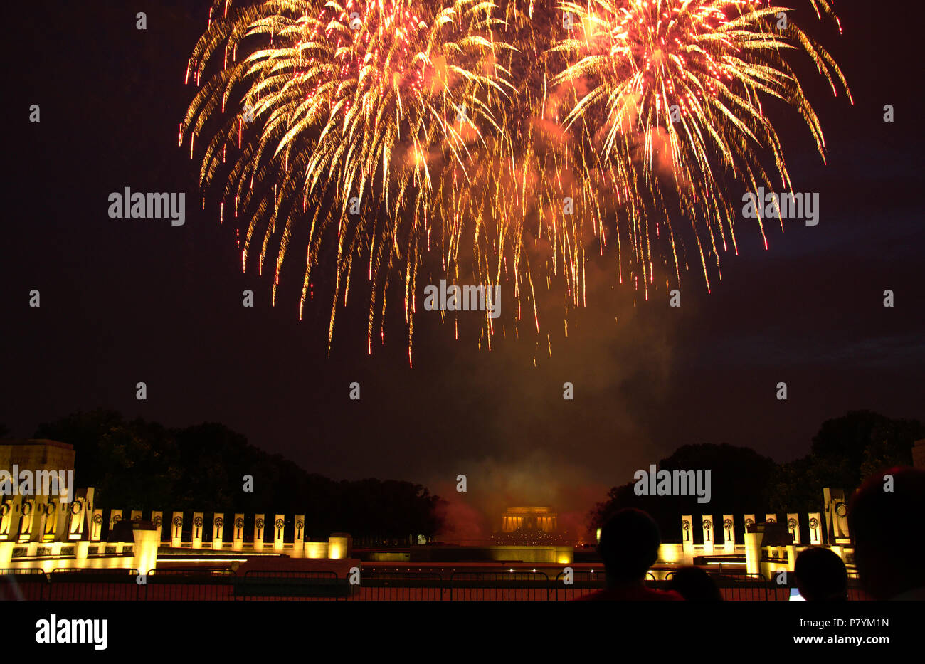 July 4th fireworks on National Mall with Lincoln Monument and WWII ...