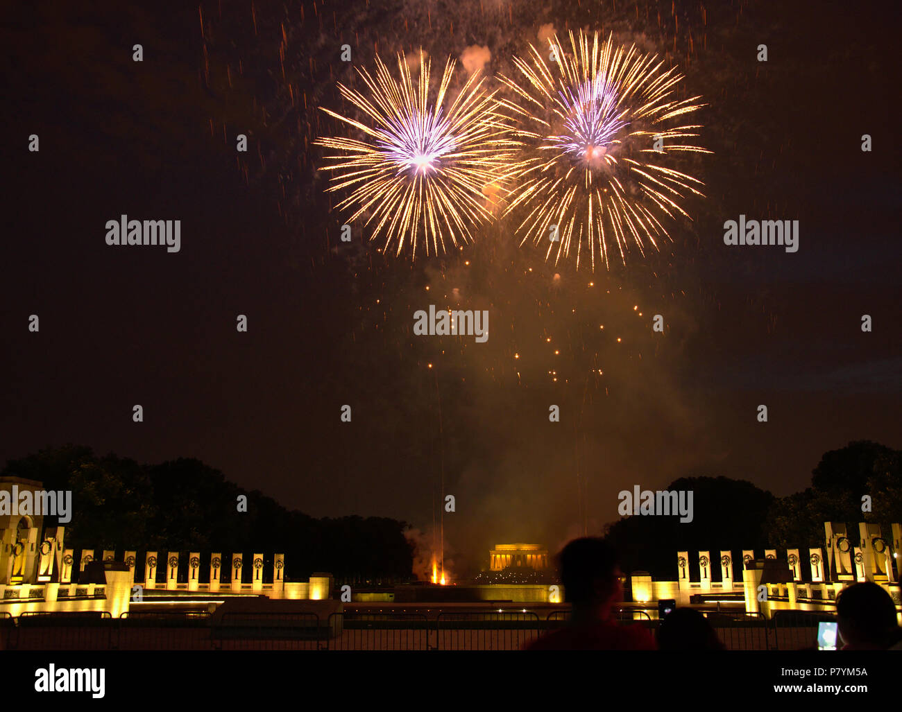 July 4th fireworks on National Mall with Lincoln Monument and WWII ...