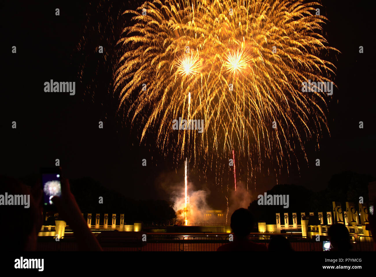 July 4th fireworks on National Mall with Lincoln Monument and WWII ...