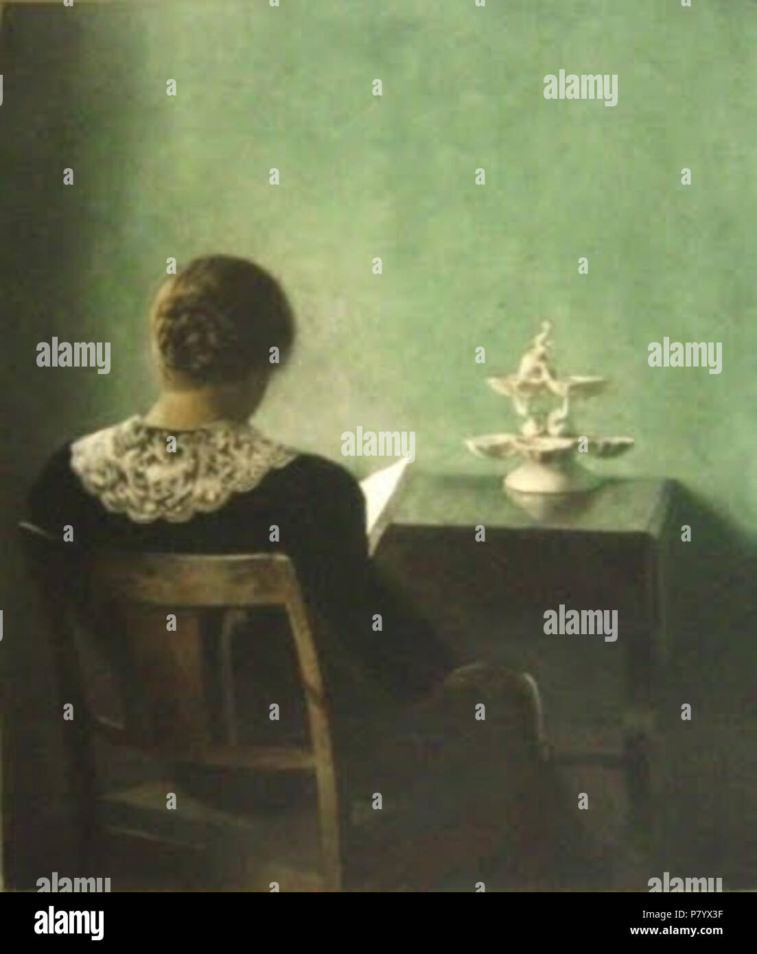 English woman reading hi-res stock photography and images - Alamy