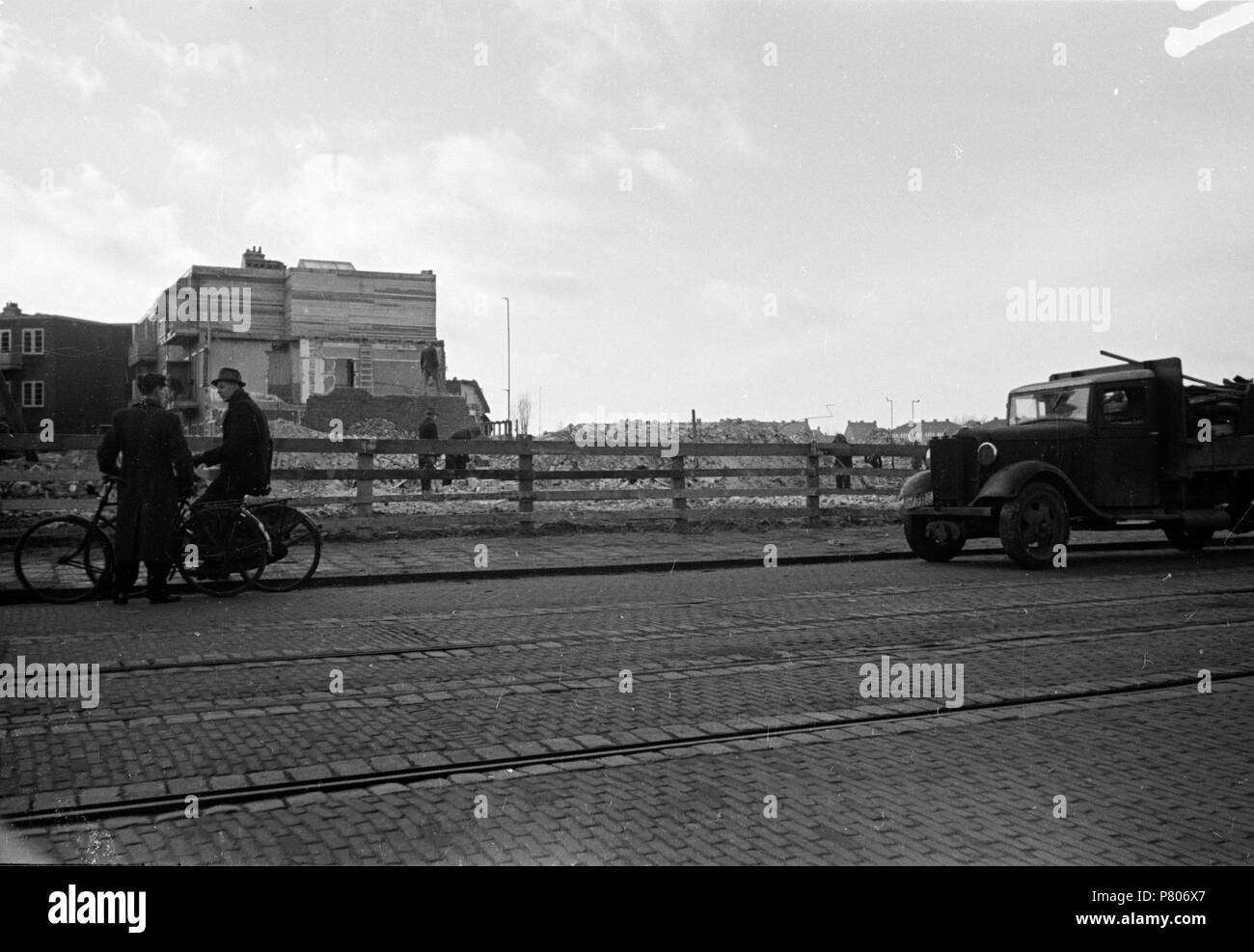 . Huizinga collectie afbraak stadsdelen - NIOD - 216410. Nederlands ...