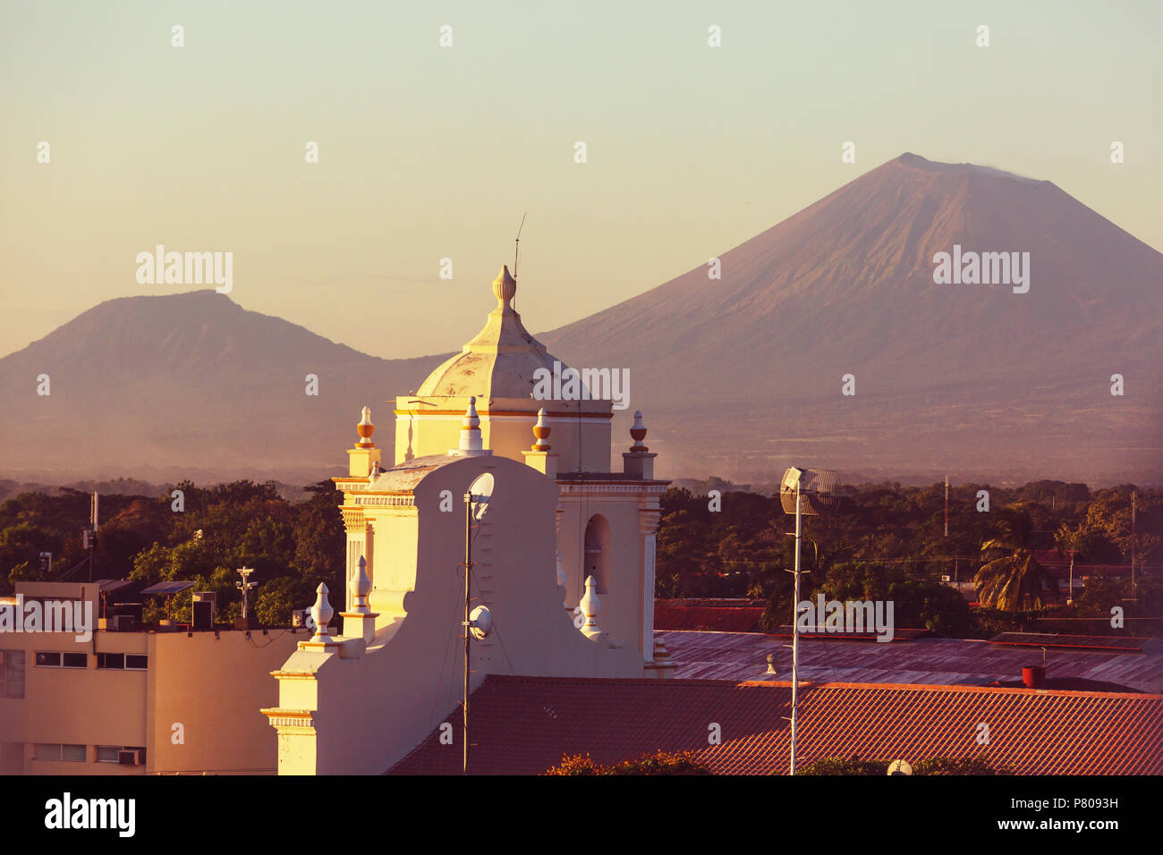 Colonial architecture in Leon city, Nicaragua Stock Photo - Alamy