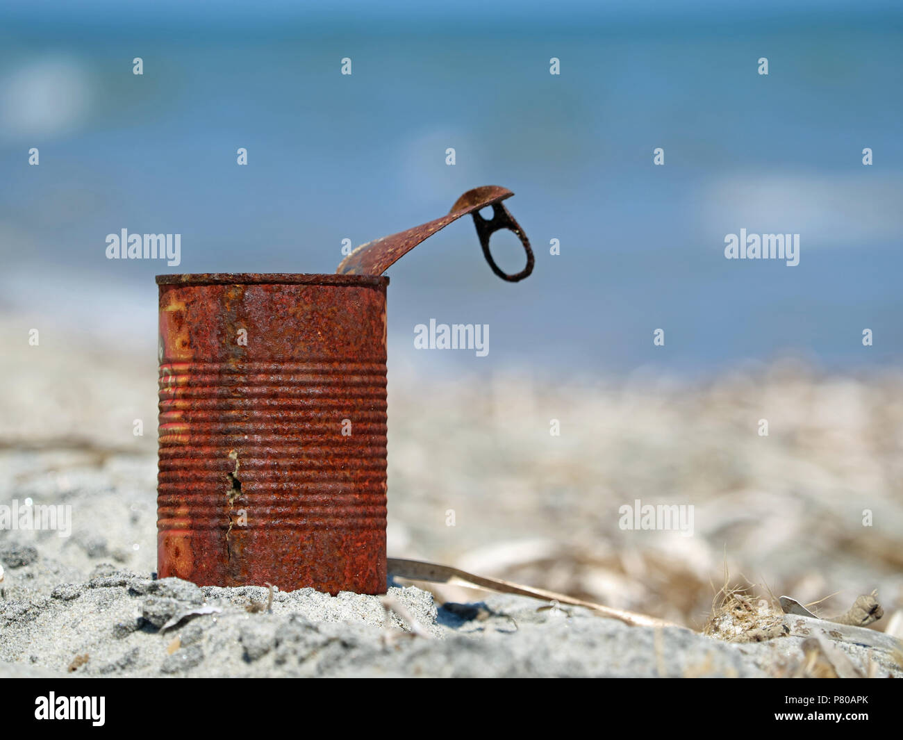 Rusty tin can hi-res stock photography and images - Alamy