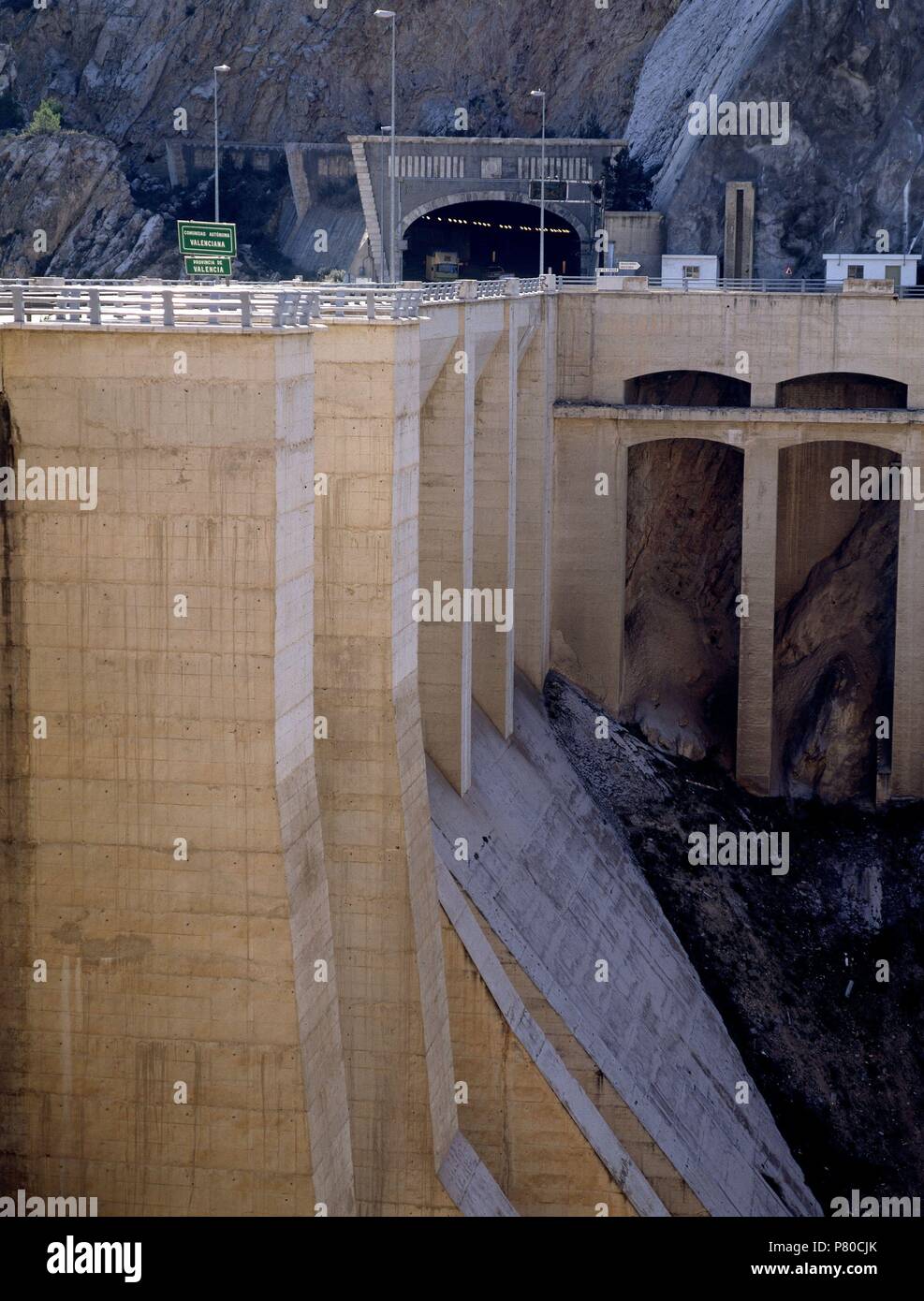 Contreras dam hi-res stock photography and images - Alamy