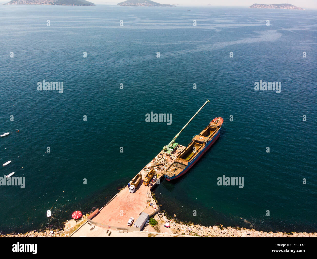 Container ship pollution vessel hi-res stock photography and images - Alamy