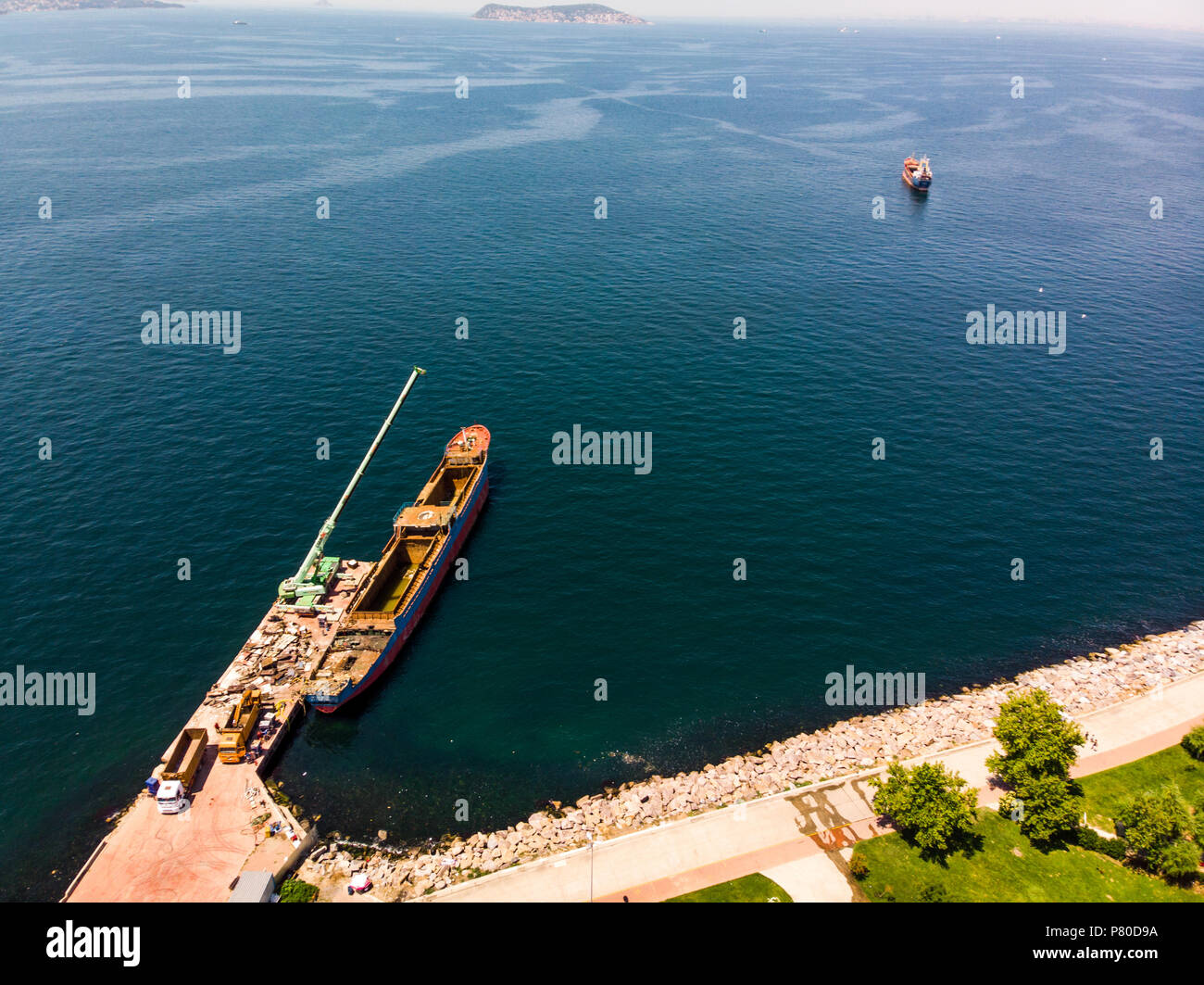 Container ship pollution vessel hi-res stock photography and images - Alamy