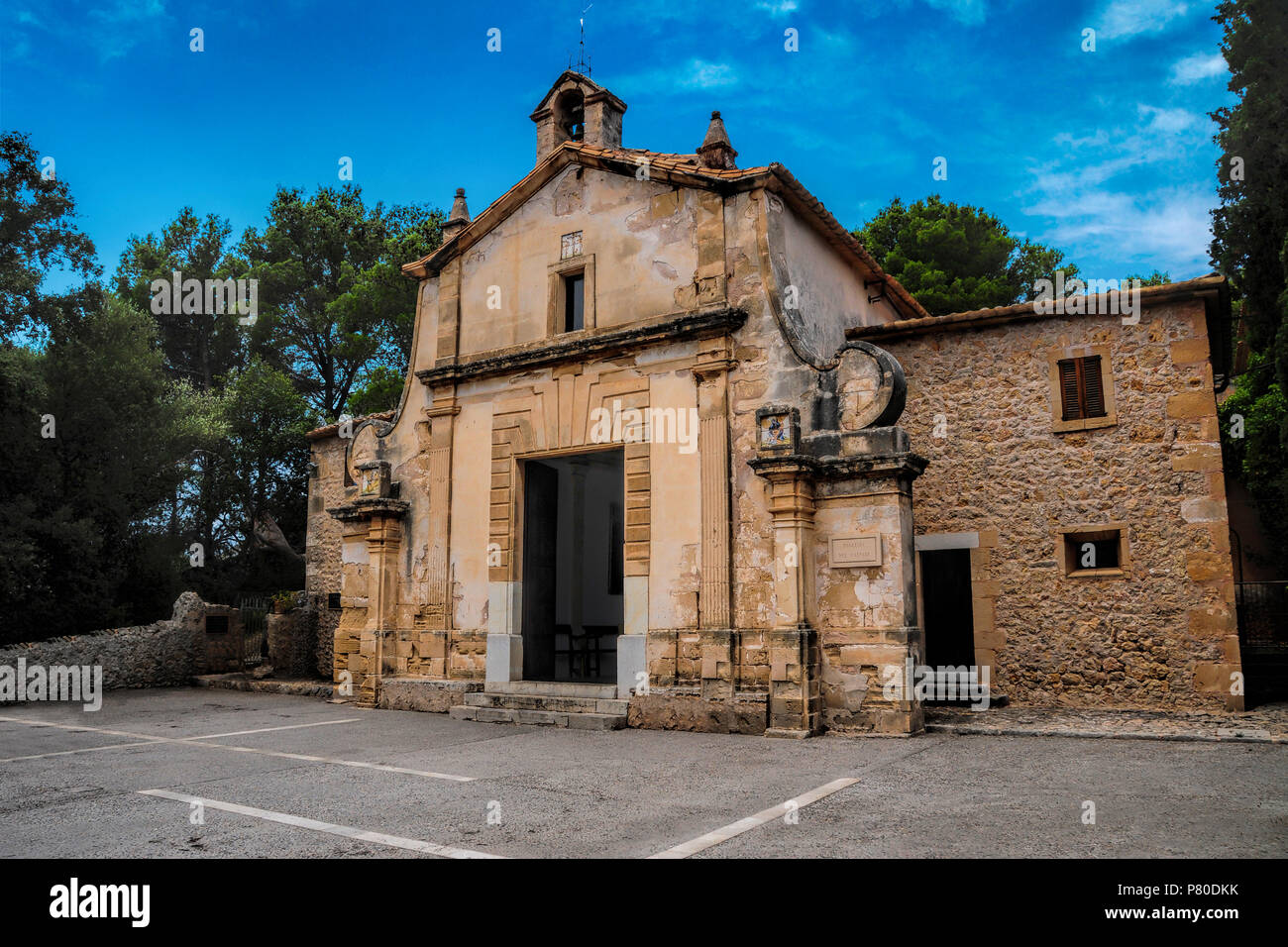 Calvary chapel hi-res stock photography and images - Alamy