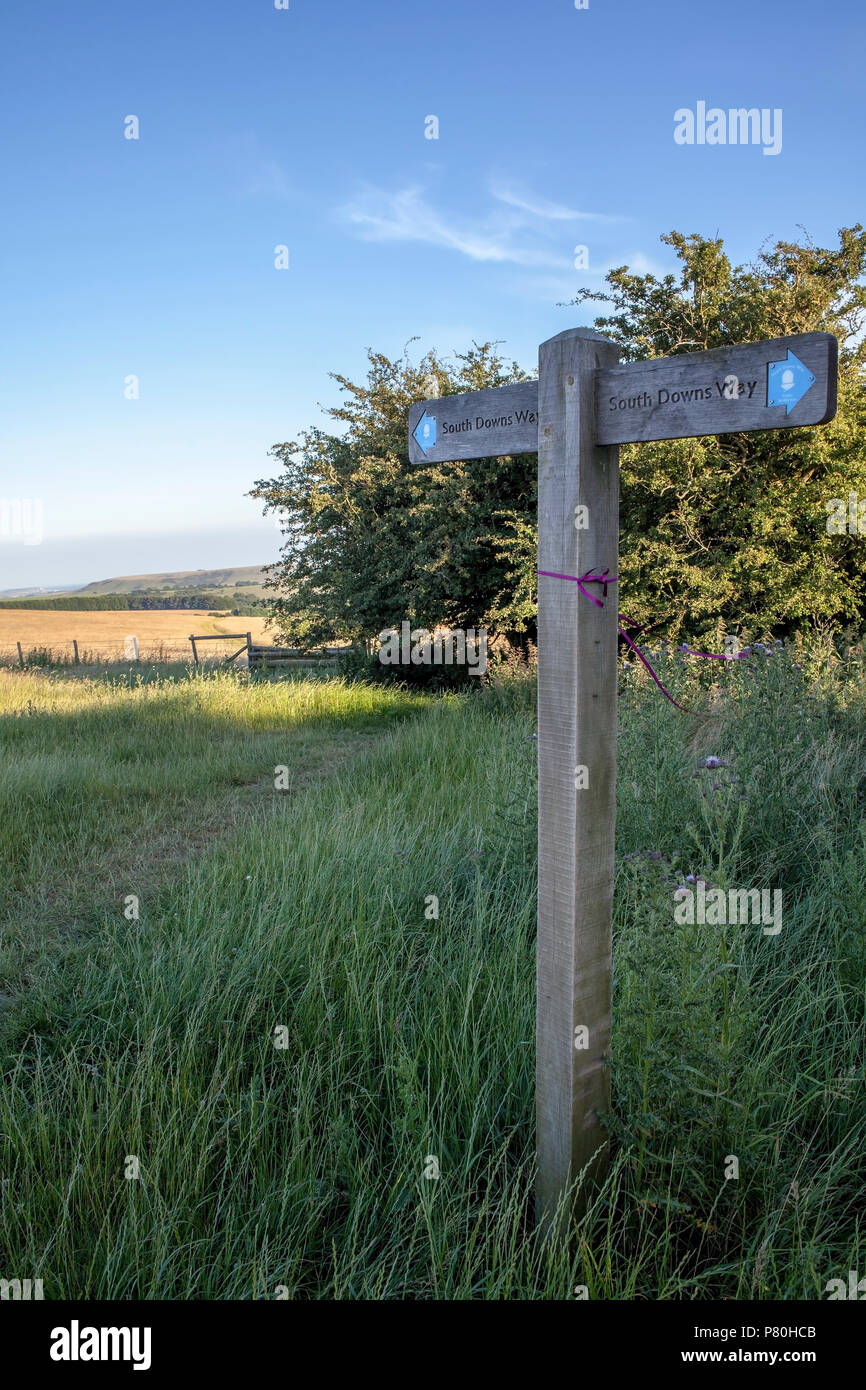 Sign post south downs way hi-res stock photography and images - Alamy
