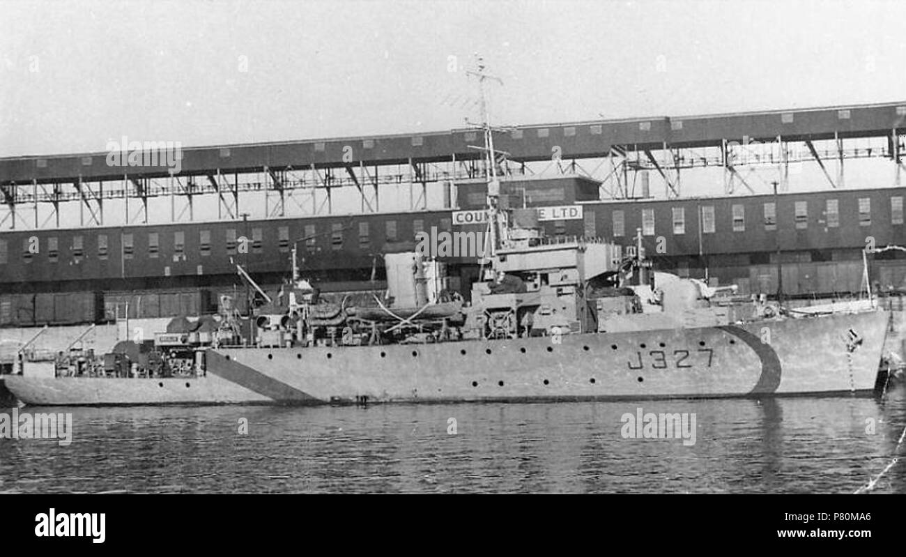 English: HMS Regulus (J327) Minesweeper in the yard. circa 1942 328 Regulus J327 Stock Photo - Alamy