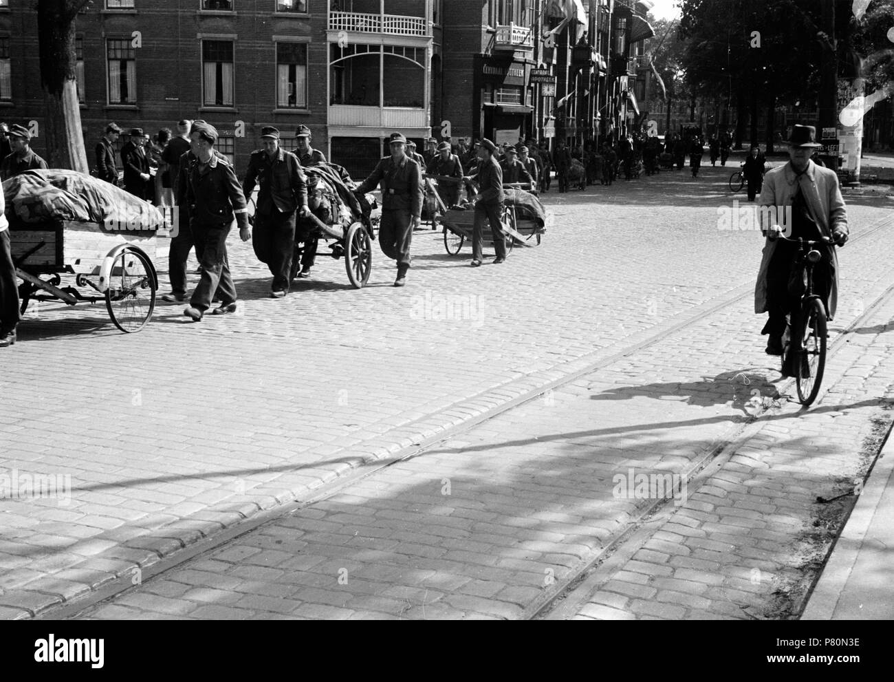 . Huizinga collectie Duitse overgave - NIOD - 217052. Nederlands: Foto ...