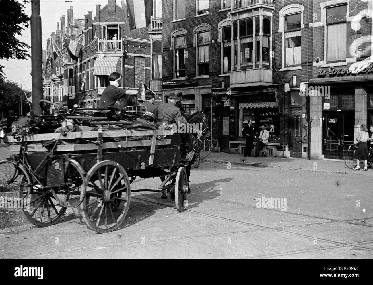 . Huizinga collectie Duitse overgave - NIOD - 217059. Nederlands: Foto ...