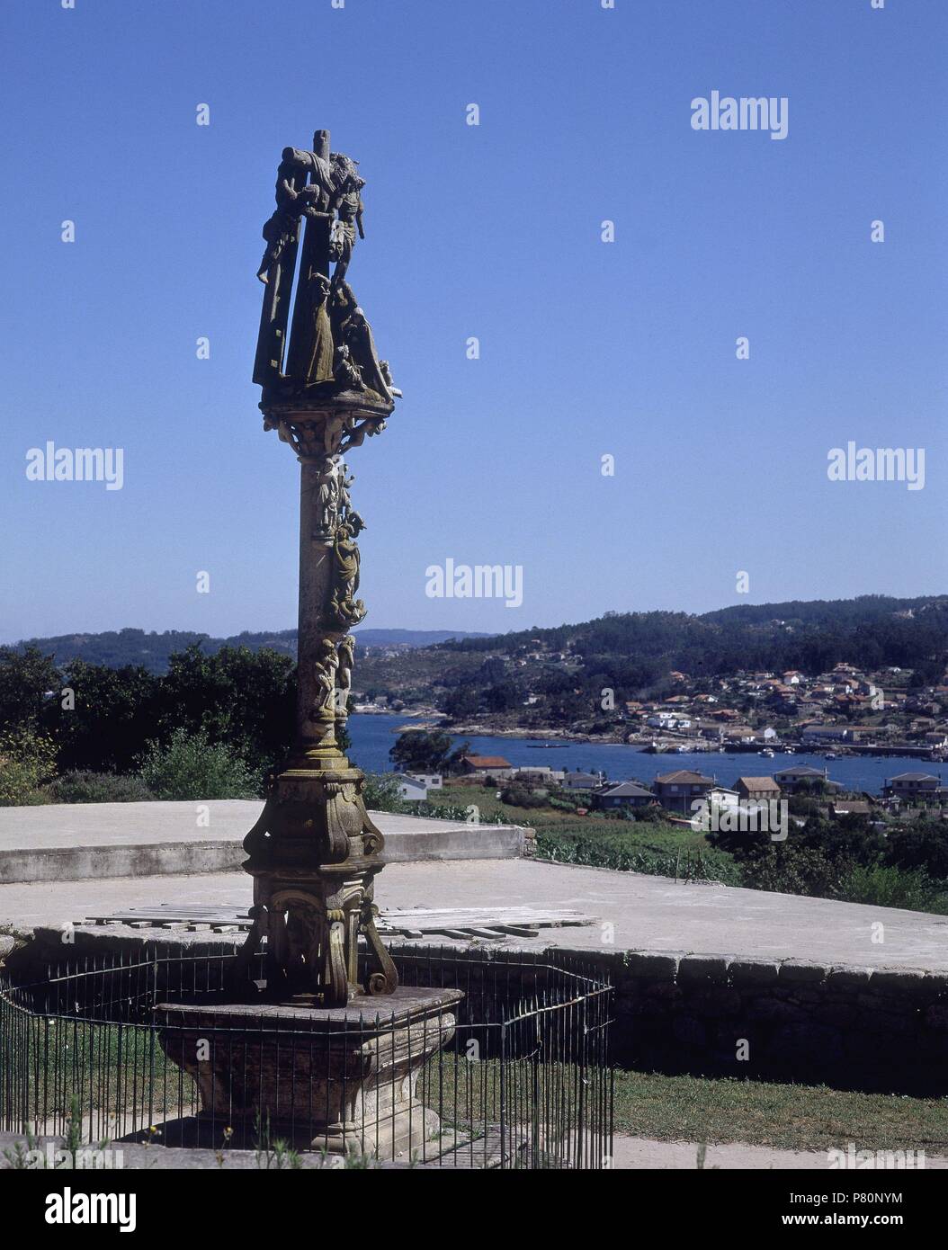 EXTERIOR-ATRIO-CRUCEIRO CON LA ESCENA DEL DESCENDIMIENTO- S XIX. Author ...