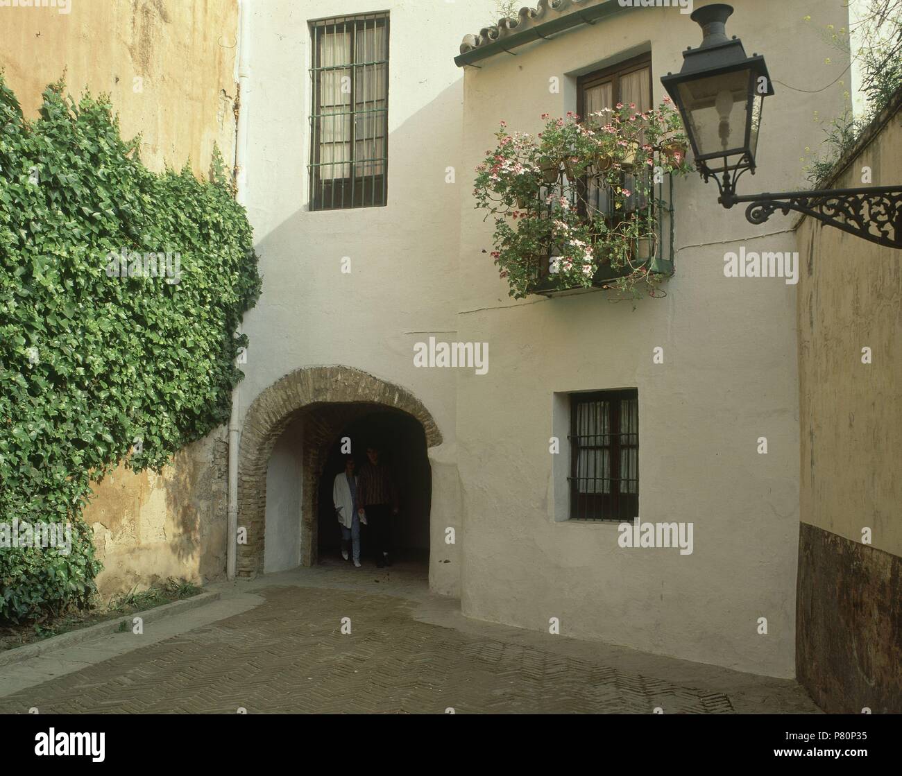 BARRIO STA CRUZ - PASADIZO Y RINCON TIPICO. Location: EXTERIOR, SPAIN ...