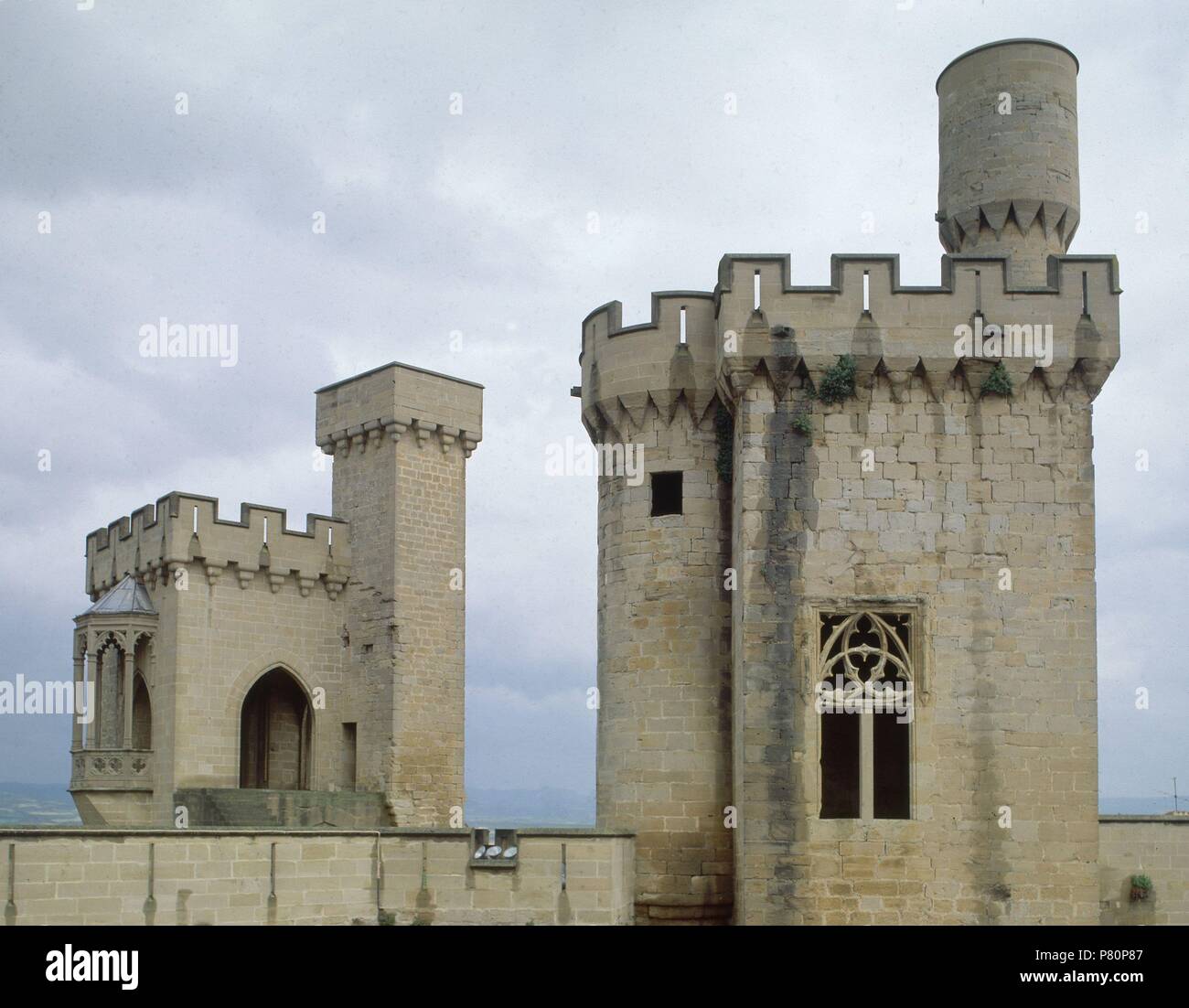 Torreones almenados hi-res stock photography and images - Alamy