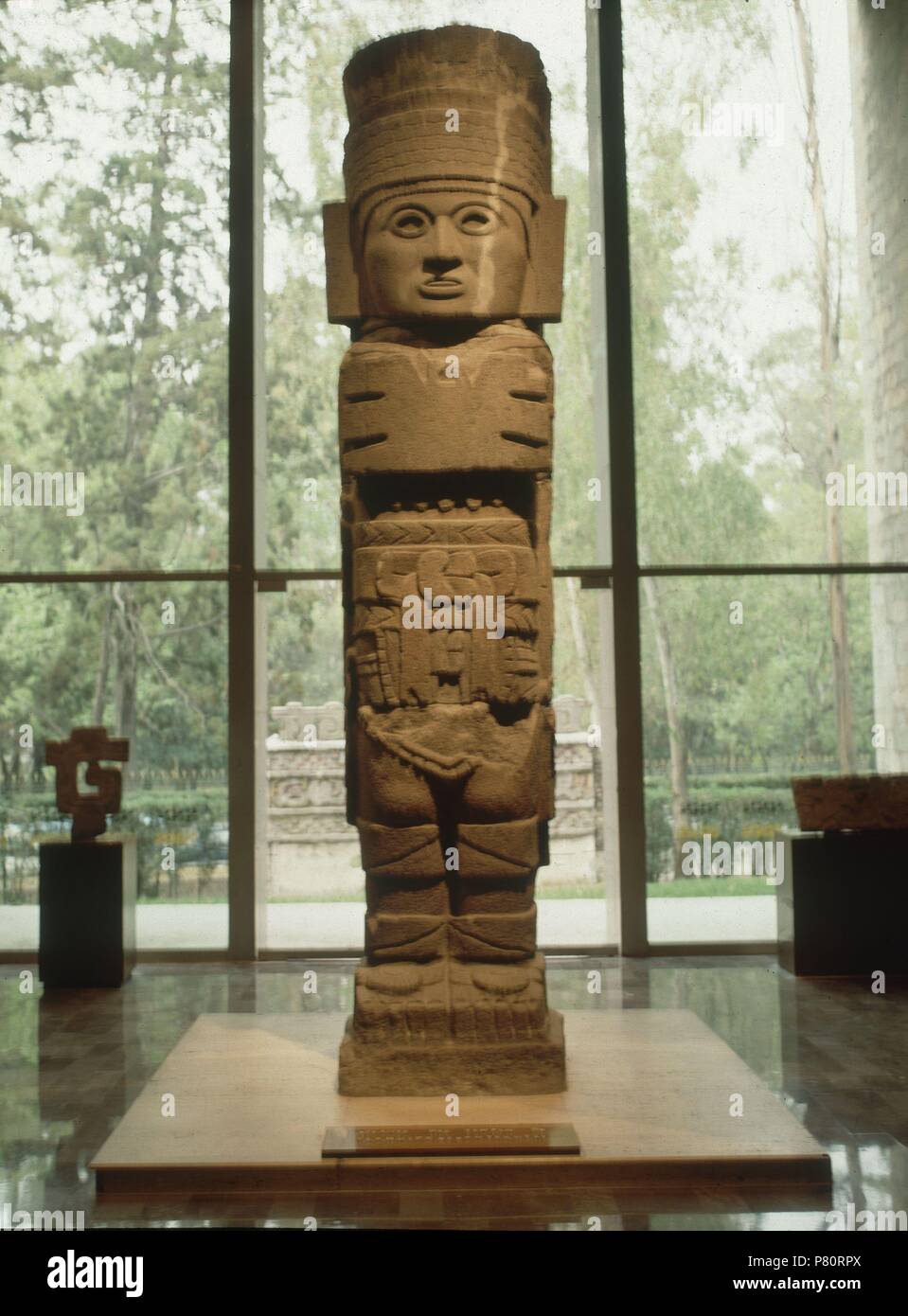 ESCULTURA DE GUERRERO ATLANTE-PIEDRA BASALTICA-PROCEDE TULA. Location ...