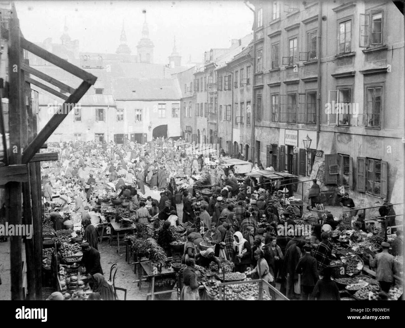 Polski: Targ na Szerokim Dunaju w Warszawie English: Market in Szeroki ...
