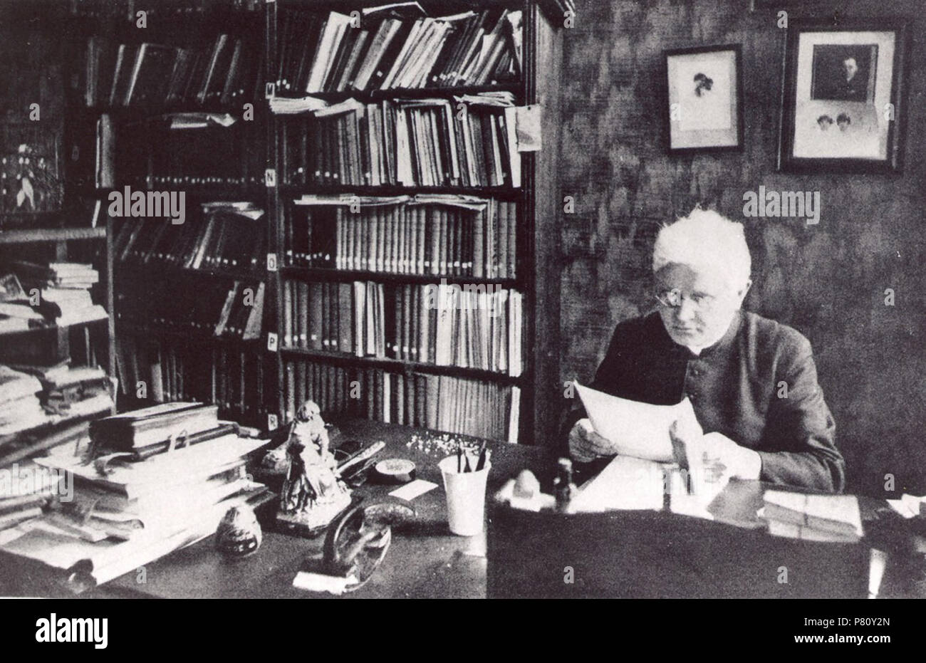 Historical figure in study hi-res stock photography and images - Alamy