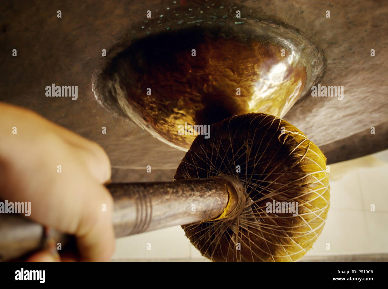 People are using wooden hit the Thai gong Stock Photo - Alamy