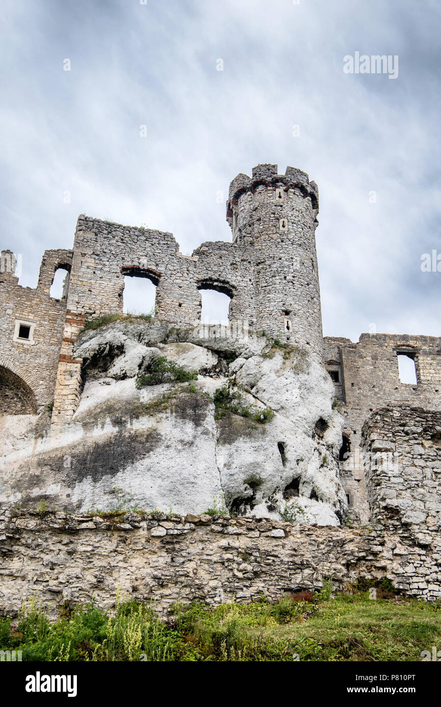 Ogrodzieniec castle, medieval castle in Silesia, Poland Stock Photo - Alamy