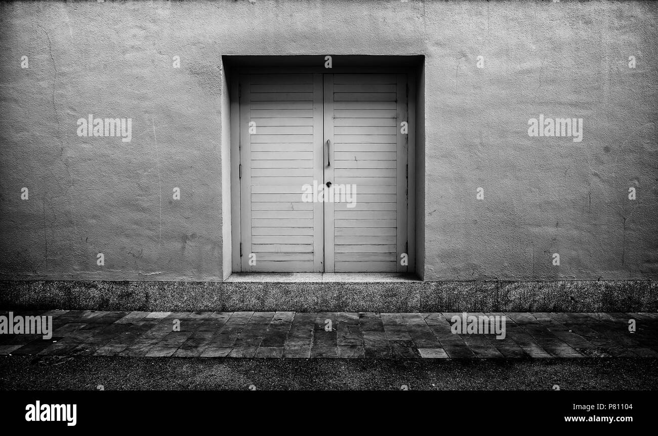 Yellow wooden door, protection detail, closed Stock Photo - Alamy