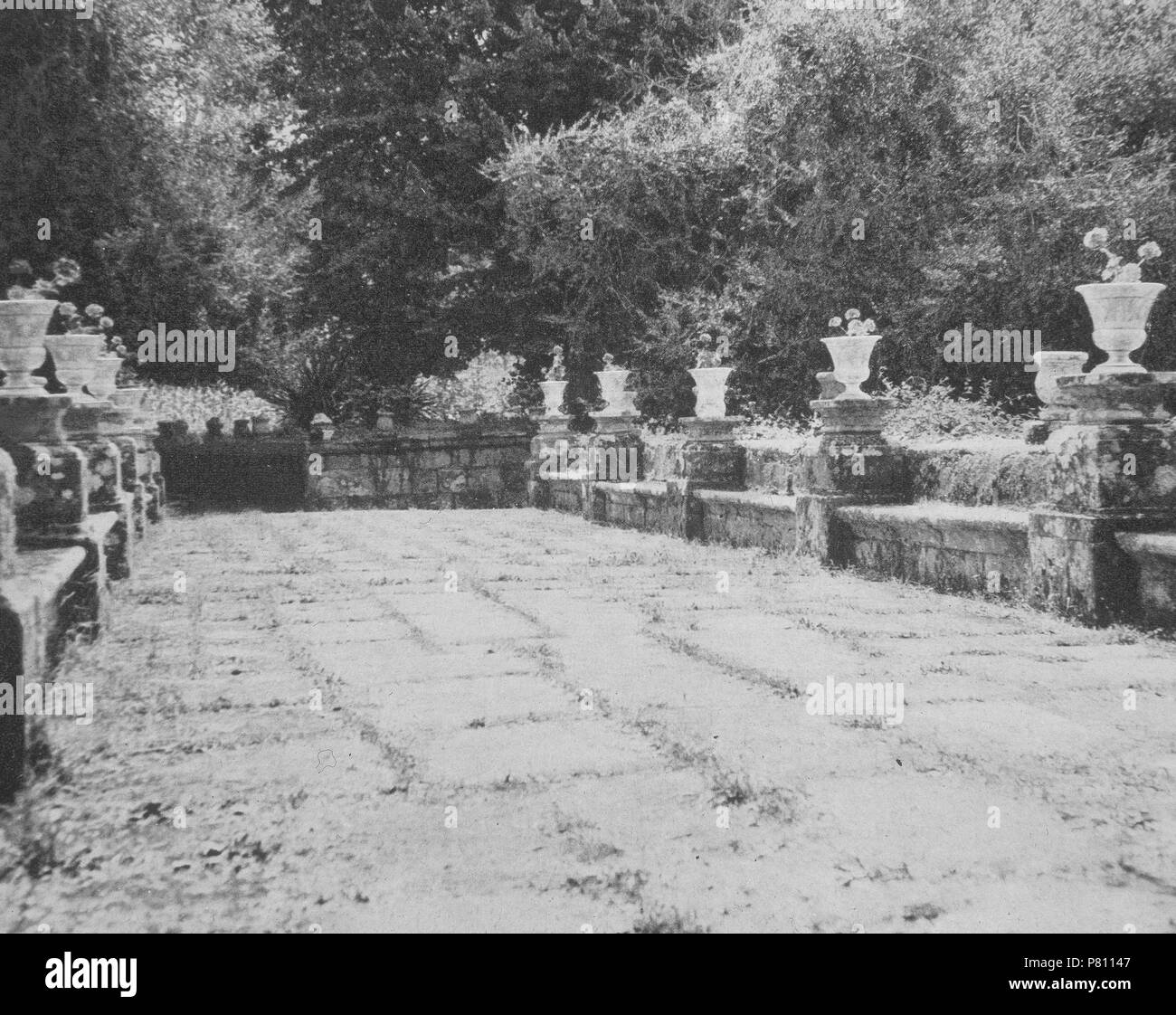 JARDINES DEL PAZO 1926-34. Location: PAZO DE LA OCA, OCA, SPAIN Stock ...