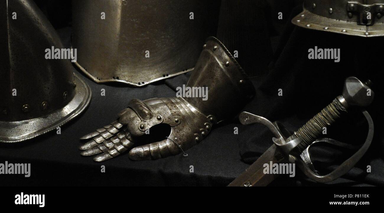 Armor armour museum helmet hi-res stock photography and images - Alamy