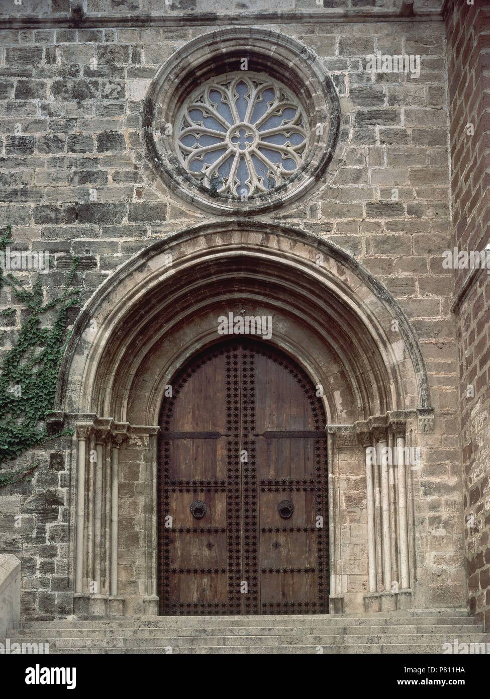 PORTADA DE LA IGLESIA DEL MONASTERIO DE SANTA MARIA DE PUIG CONSTRUIDO ...