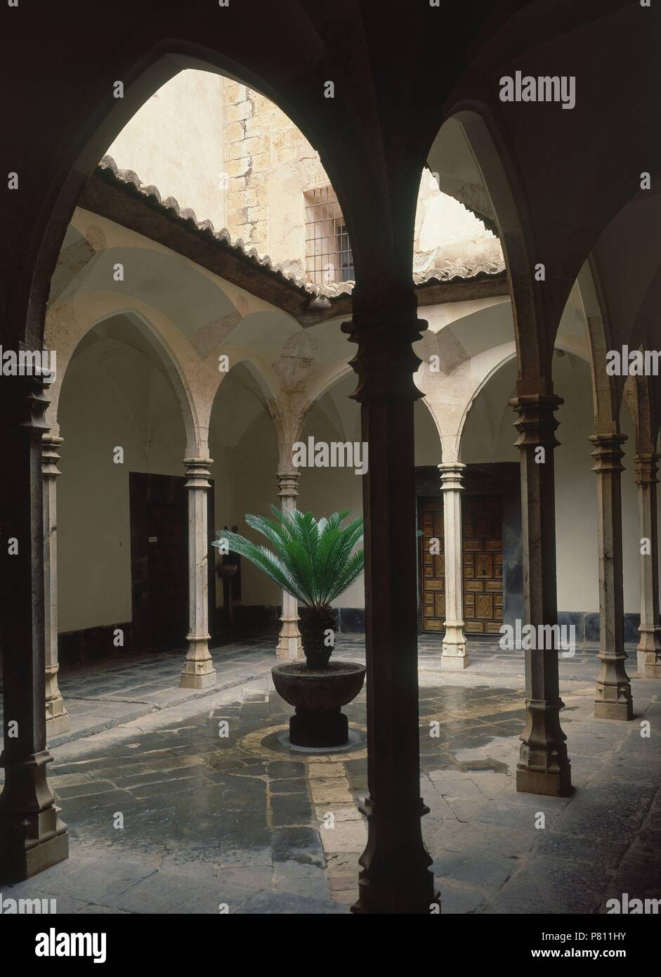 CLAUSTRO GOTICO. Location: CARTUJA DE PORTA COELI, SERRA, VALENCIA ...