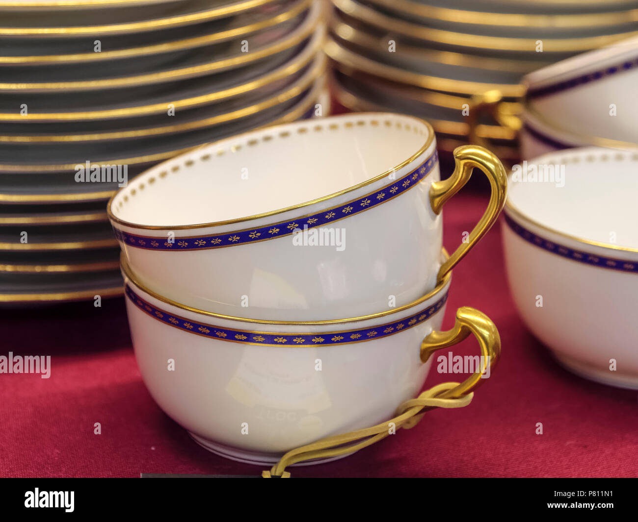 Crockery, Troc second hand shop: 83, Rue Hollerich , Luxembourg ...