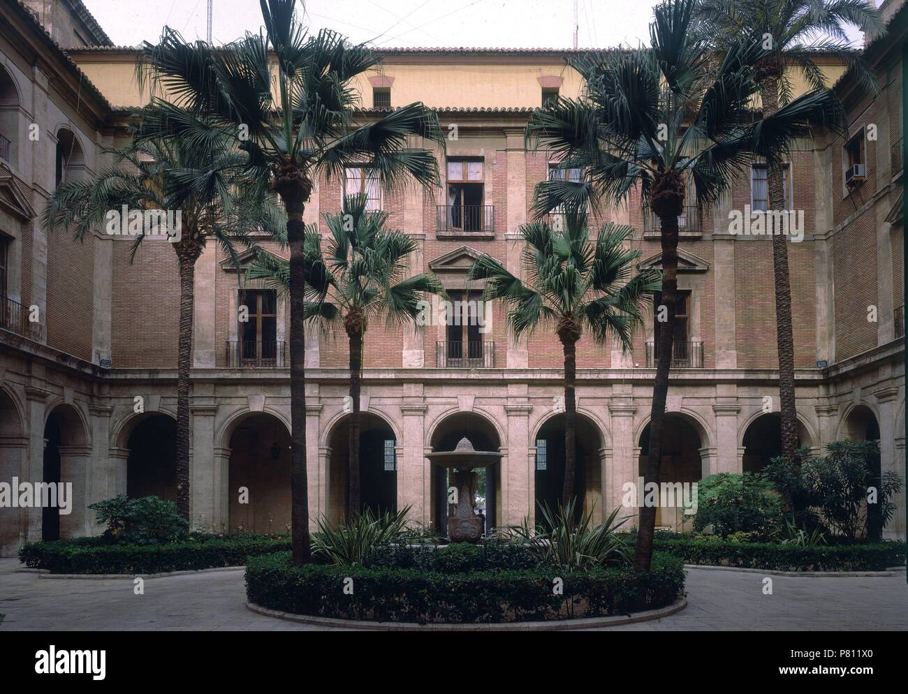 CLAUSTRO DEL ANTIGUO PALACIO DEL TEMPLE. Location: GOBIERNO CIVIL ...