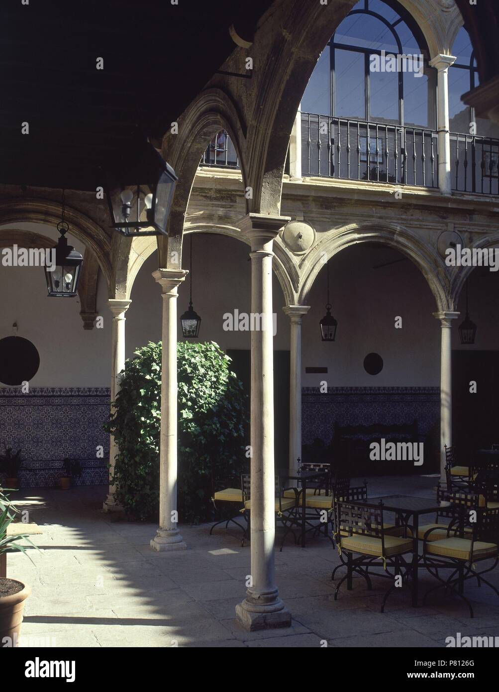 Patio del palacio del dean hi-res stock photography and images - Alamy