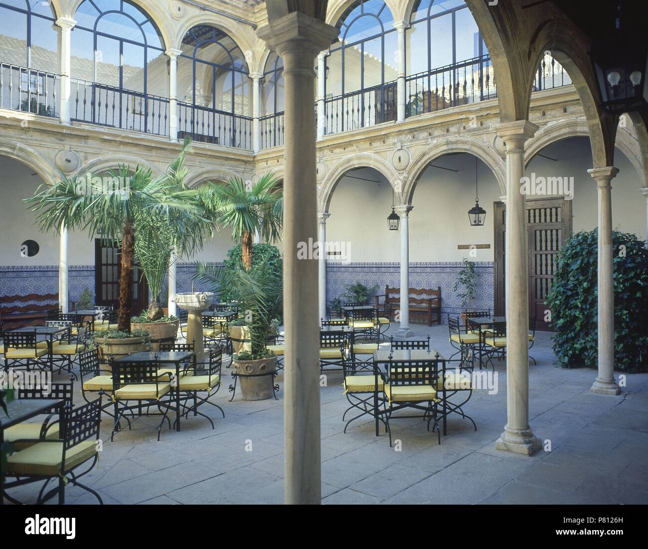 Patio del palacio del dean hi-res stock photography and images - Alamy