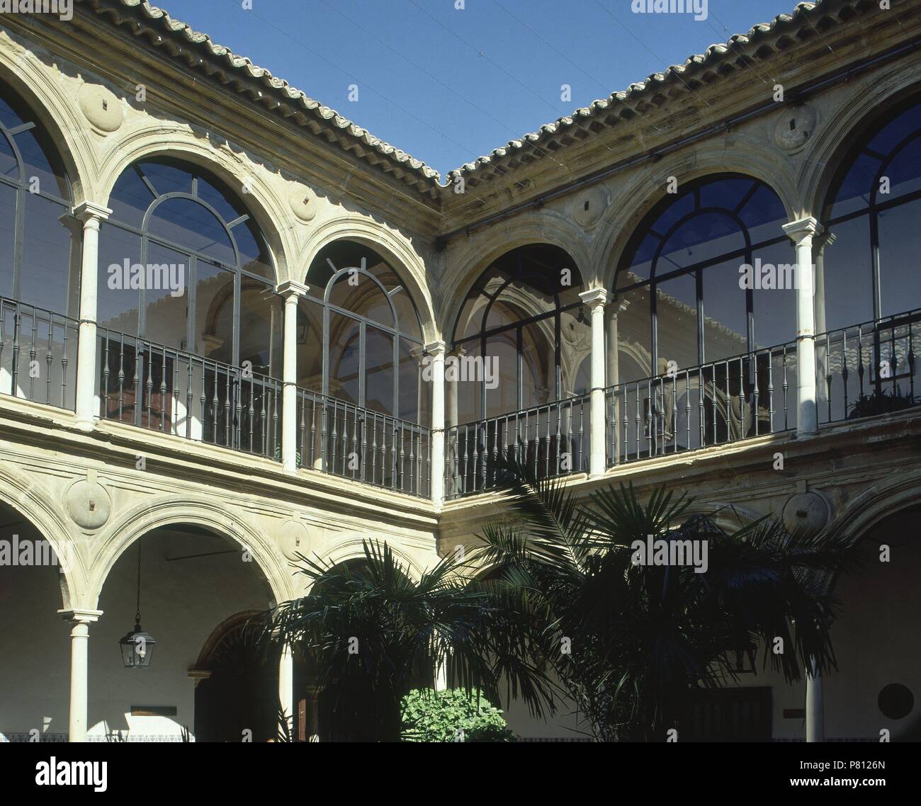 Patio del palacio del dean hi-res stock photography and images - Alamy
