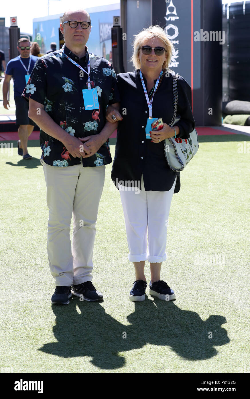 Jennifer saunders and ade edmondson hi-res stock photography and images ...