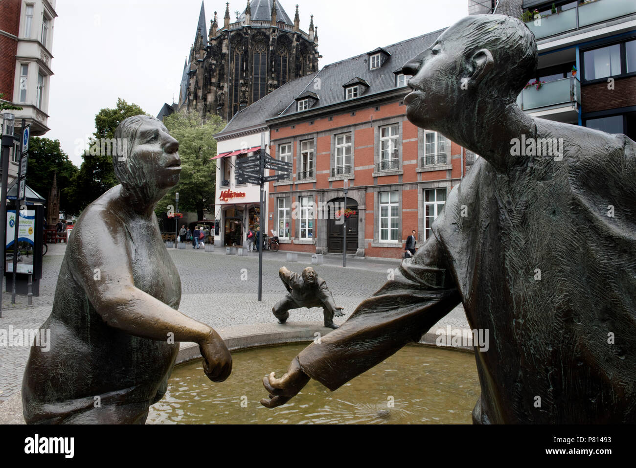 The circle of money fountain hi-res stock photography and images - Alamy