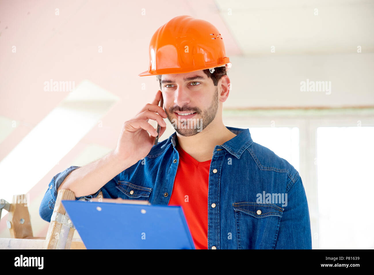 Handyman and client hi-res stock photography and images - Alamy