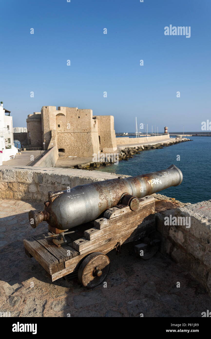 Artillery cannon in front of Carlo V Castle, Monopoli, Italy Stock ...