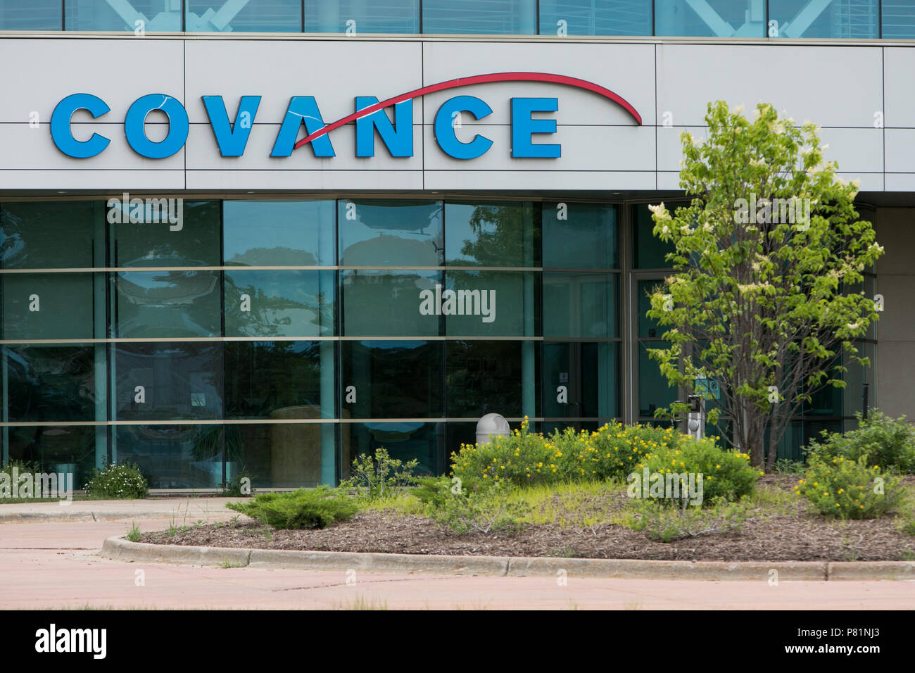Covance logo sign banner hi-res stock photography and images - Alamy