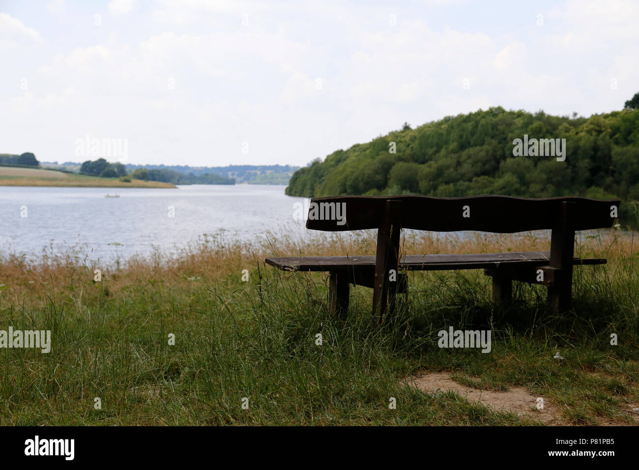Bench overlooking pond hi-res stock photography and images - Alamy