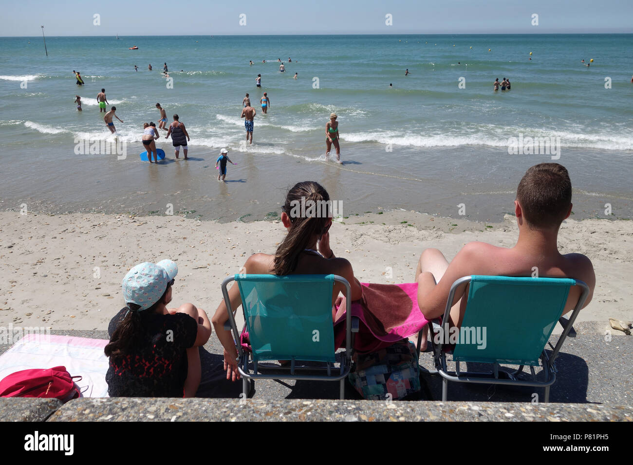 Hot weather beach hi-res stock photography and images - Alamy