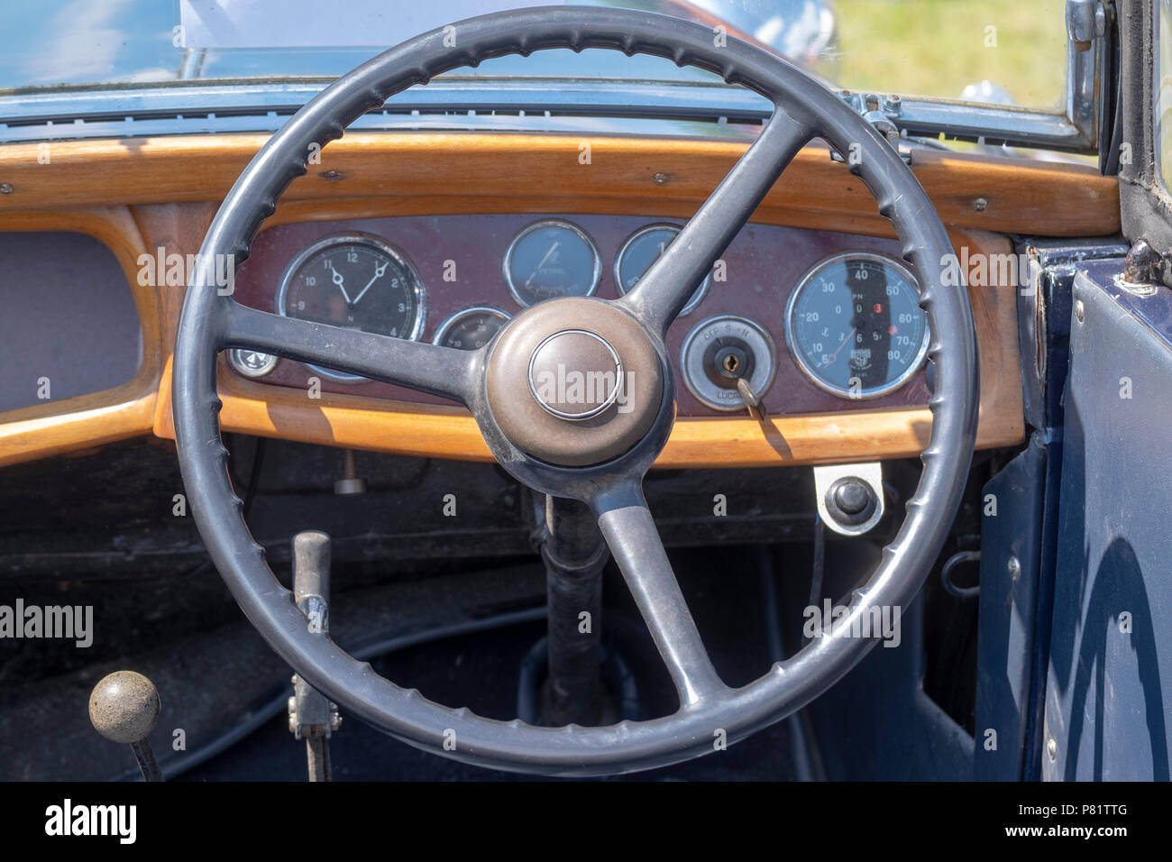 Vintage steering wheel and dashboard of an Austin 10 car Stock Photo ...