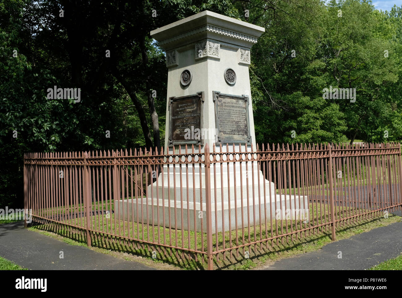 Grave of Major General Edward Braddock in Farmington, Pennsylvania ...